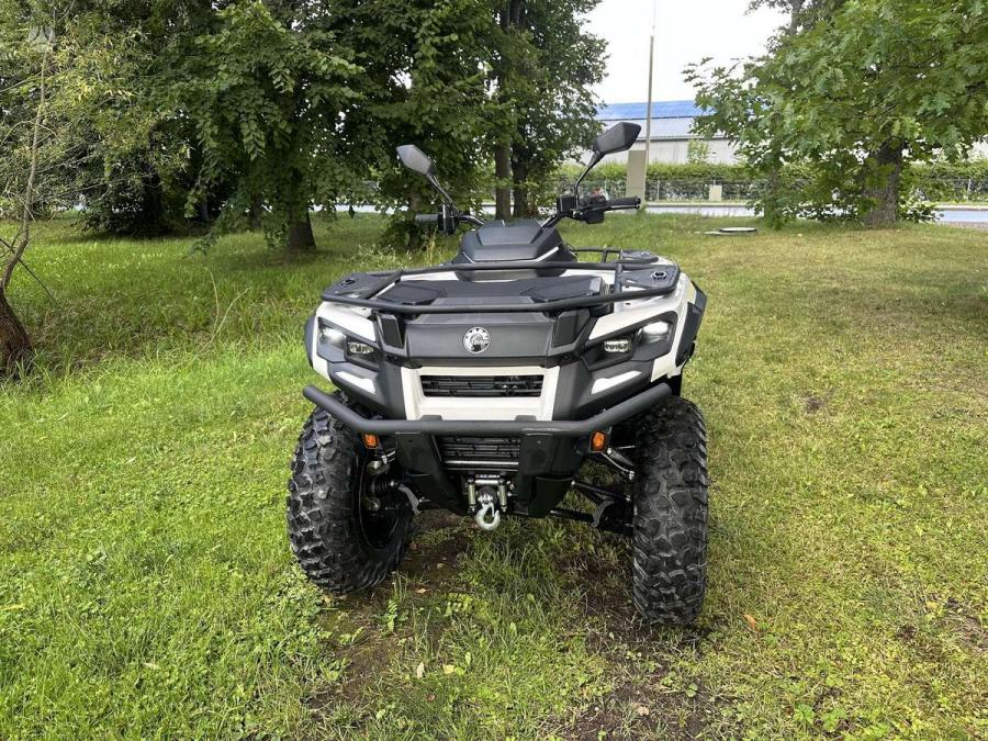 White Can-Am Outlander 2026 in Kaunas, with an engine capacity of 0.00 L and mileage of 0 thousand km for 15390 €, photo 3 on AUTOMOTO.COM.LV