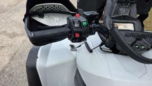 Can-Am Renegade 2023 Šakiai, ar dzinēja tilpumu 1.00 L un nobraukumu 3 tūkst. km par 13000 €, foto 12 vietnē AUTOMOTO.COM.LV