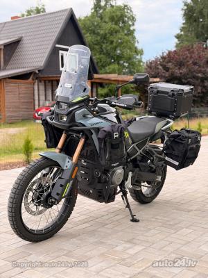 Black CFMOTO 450 MT 2025 in Tartu, with an engine capacity of 0.45 L and mileage of 2 thousand km for 6500 €, photo  on AUTOMOTO.COM.LV