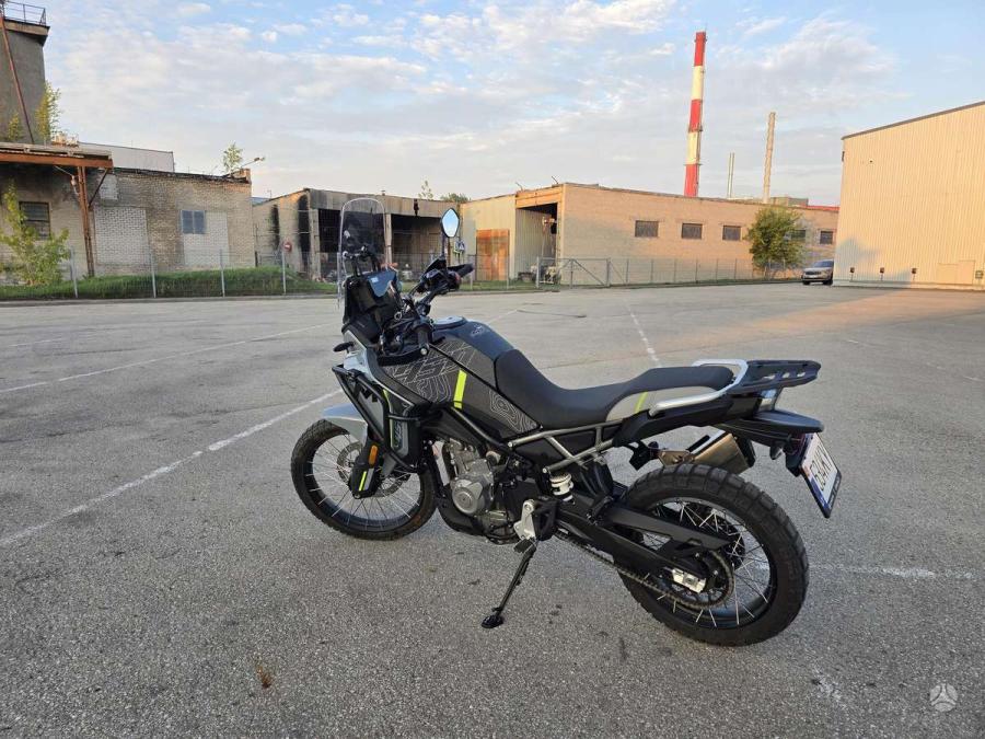 Grey CFMOTO 450 MT 2025 in Siauliai, with an engine capacity of 0.45 L and mileage of 2 thousand km for 5300 €, photo 3 on AUTOMOTO.COM.LV