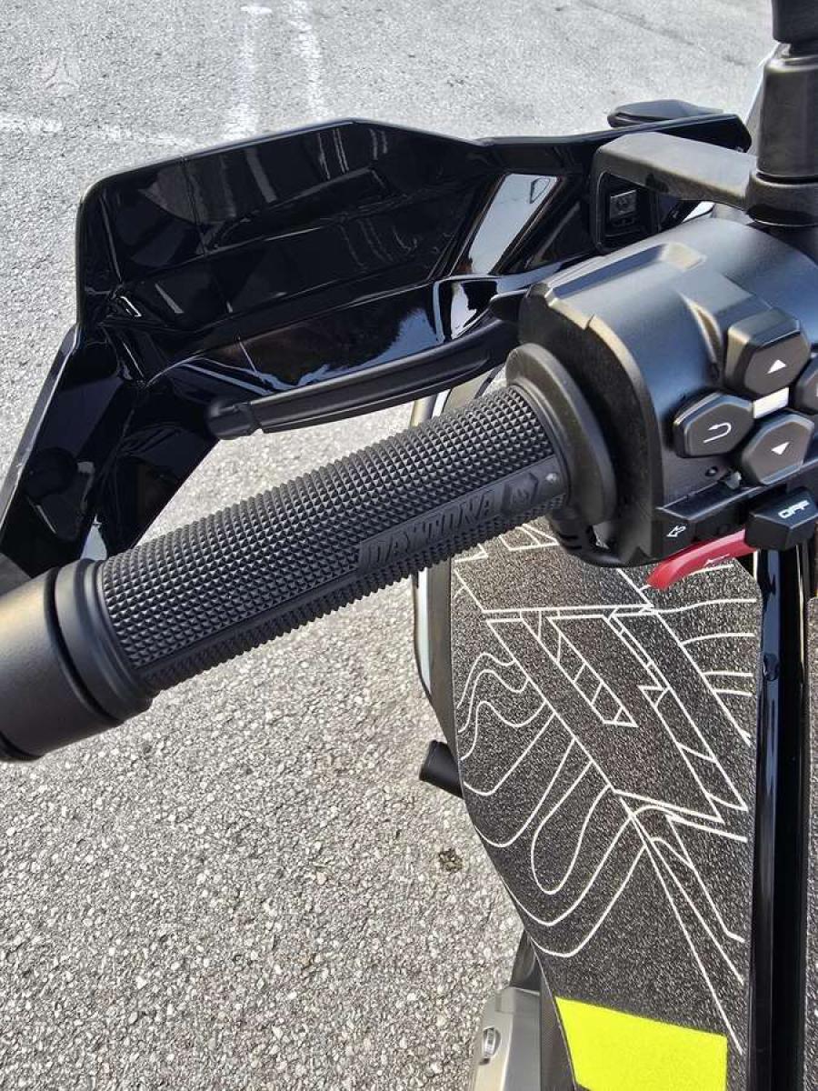 Grey CFMOTO 450 MT 2025 in Siauliai, with an engine capacity of 0.45 L and mileage of 2 thousand km for 5300 €, photo 11 on AUTOMOTO.COM.LV