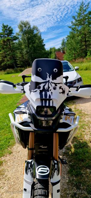 Pelēks CFMOTO 450 MT 2025 Tallina, ar dzinēja tilpumu 0.45 L un nobraukumu 6 tūkst. km par 6400 €, foto  vietnē AUTOMOTO.COM.LV