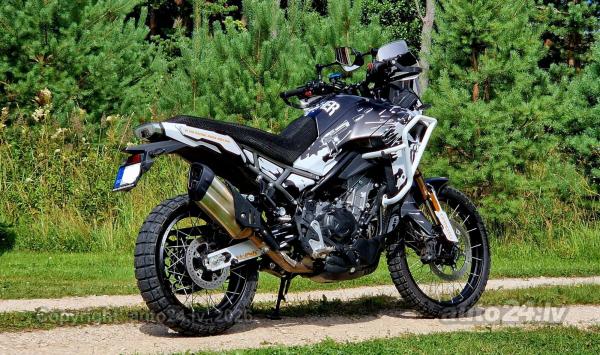Pelēks CFMOTO 450 MT 2025 Tallina, ar dzinēja tilpumu 0.45 L un nobraukumu 6 tūkst. km par 6400 €, foto 9 vietnē AUTOMOTO.COM.LV