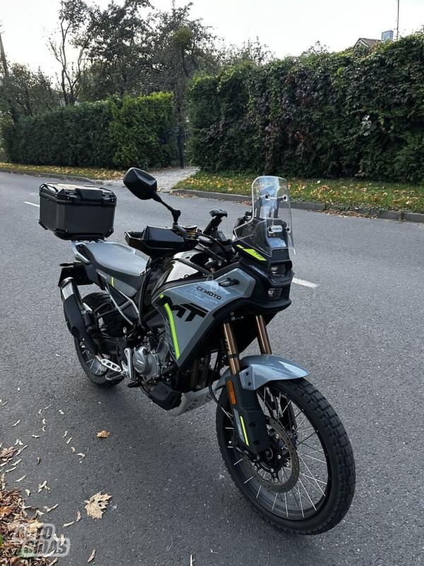 CFMOTO 450 MT 2026 Kauņa vietnē Pelēks CFMOTO 450 MT 2026 Kauņa, ar dzinēja tilpumu 0.45 L un nobraukumu 5 tūkst. km par 5500 €, foto 1 vietnē AUTOMOTO.COM.LV