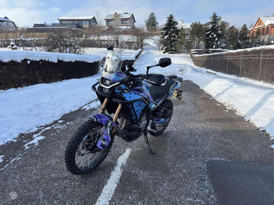 CFMOTO 450 MT 2025 Telšiai, ar dzinēja tilpumu 0.45 L un nobraukumu 4 tūkst. km par 5500 €, foto 1 vietnē AUTOMOTO.COM.LV