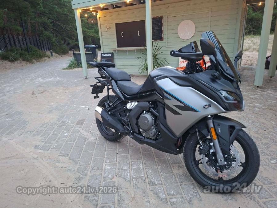 Черный CFMOTO 650 GT 2023 в Таллин, объемом двигателя 0.65 л и пробегом 7 тыс. км за 4800 €, фото 4 на AUTOMOTO.COM.LV