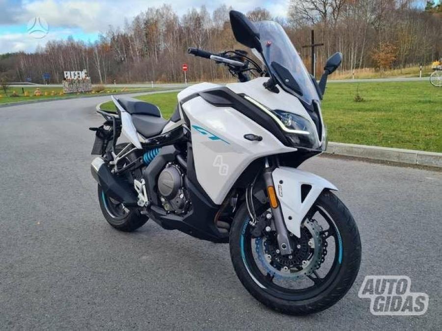 White CFMOTO 650 GT 2021 in Ukmerge, with an engine capacity of 0.65 L and mileage of 10 thousand km for 3500 €, photo 1 on AUTOMOTO.COM.LV