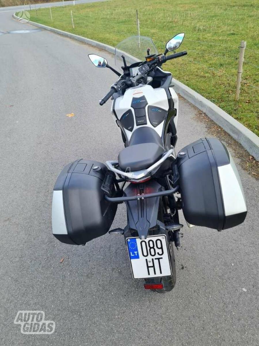 White CFMOTO 650 GT 2021 in Ukmerge, with an engine capacity of 0.65 L and mileage of 10 thousand km for 3500 €, photo 4 on AUTOMOTO.COM.LV