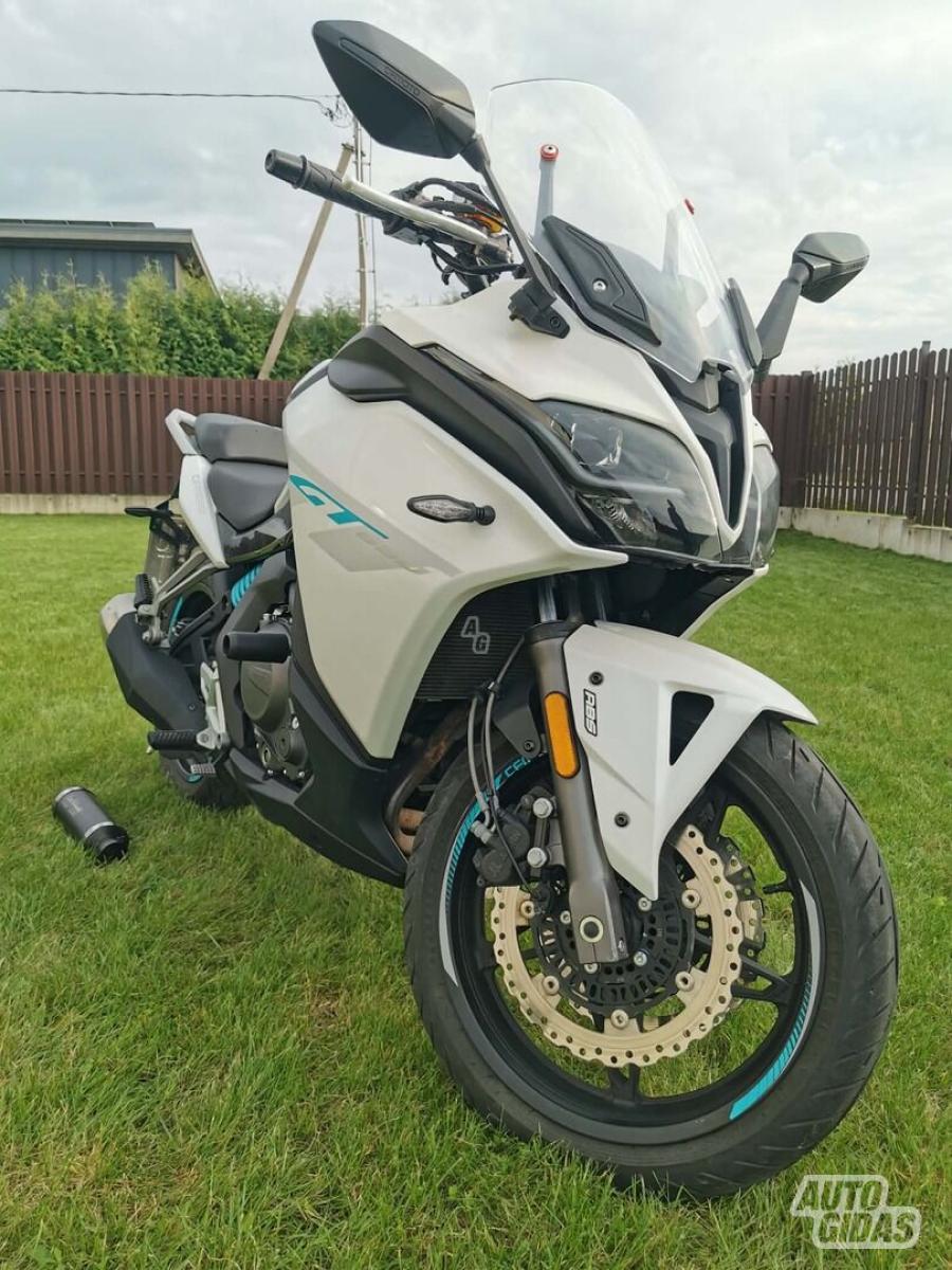 White CFMOTO 650 GT 2021 in Ukmerge, with an engine capacity of 0.65 L and mileage of 10 thousand km for 2500 €, photo 1 on AUTOMOTO.COM.LV