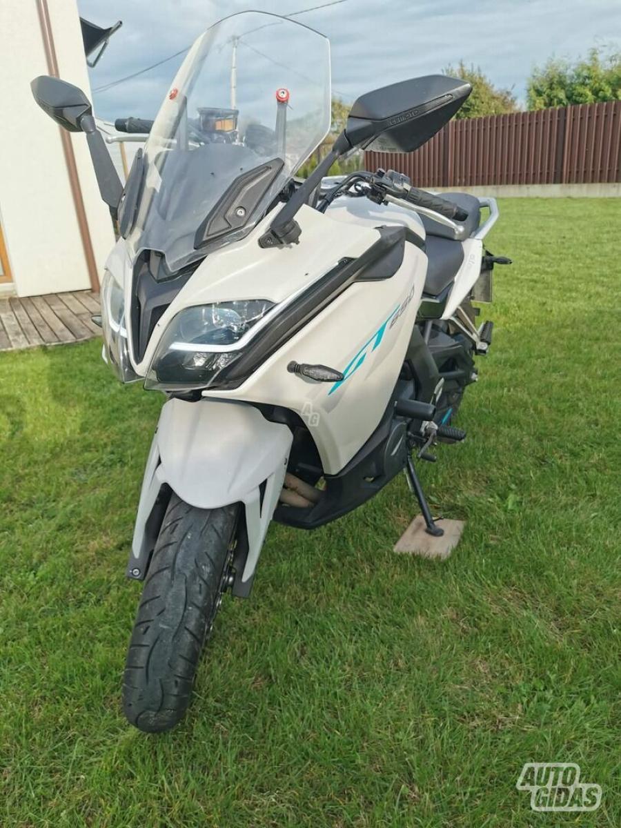 White CFMOTO 650 GT 2021 in Ukmerge, with an engine capacity of 0.65 L and mileage of 10 thousand km for 2500 €, photo 5 on AUTOMOTO.COM.LV