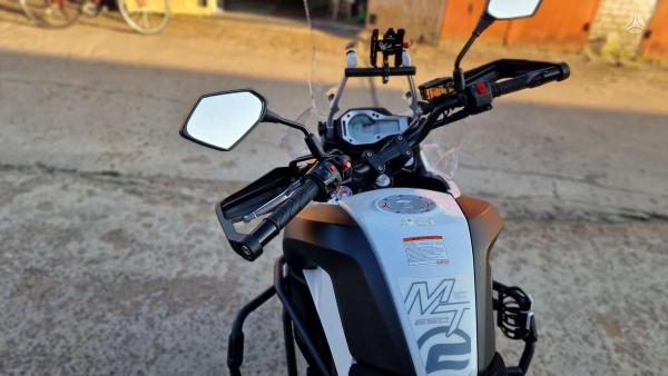 White CFMOTO 650 MT 2020 in Visaginas, with an engine capacity of 0.65 L and mileage of 23 thousand km for 3990 €, photo 5 on AUTOMOTO.COM.LV