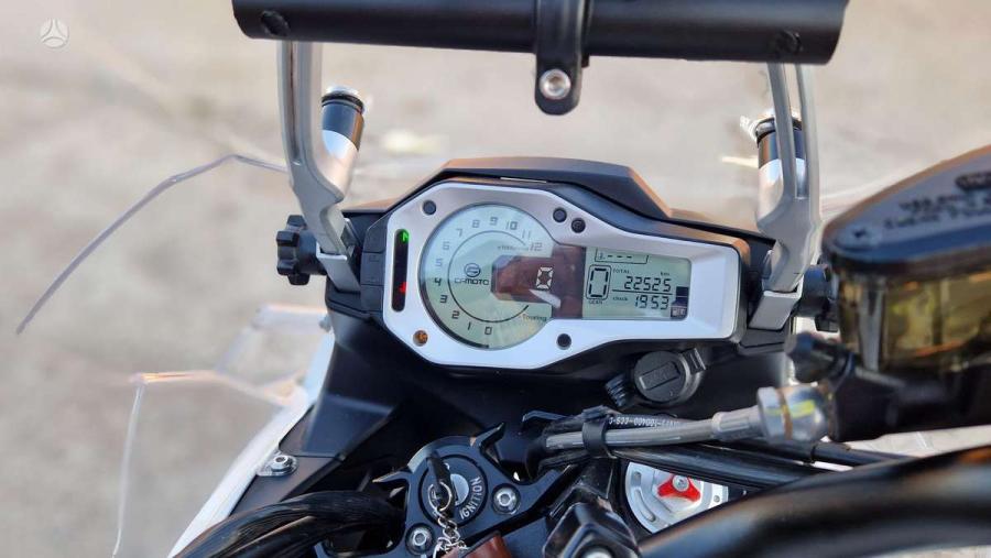 White CFMOTO 650 MT 2020 in Visaginas, with an engine capacity of 0.65 L and mileage of 23 thousand km for 3990 €, photo 8 on AUTOMOTO.COM.LV