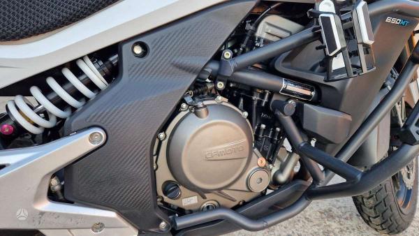 White CFMOTO 650 MT 2020 in Visaginas, with an engine capacity of 0.65 L and mileage of 23 thousand km for 3990 €, photo 8 on AUTOMOTO.COM.LV
