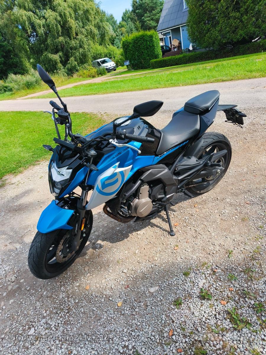 Melns CFMOTO 650 NK 2022 Tallina, ar dzinēja tilpumu 0.65 L un nobraukumu 2 tūkst. km par 3500 €, foto 1 vietnē AUTOMOTO.COM.LV