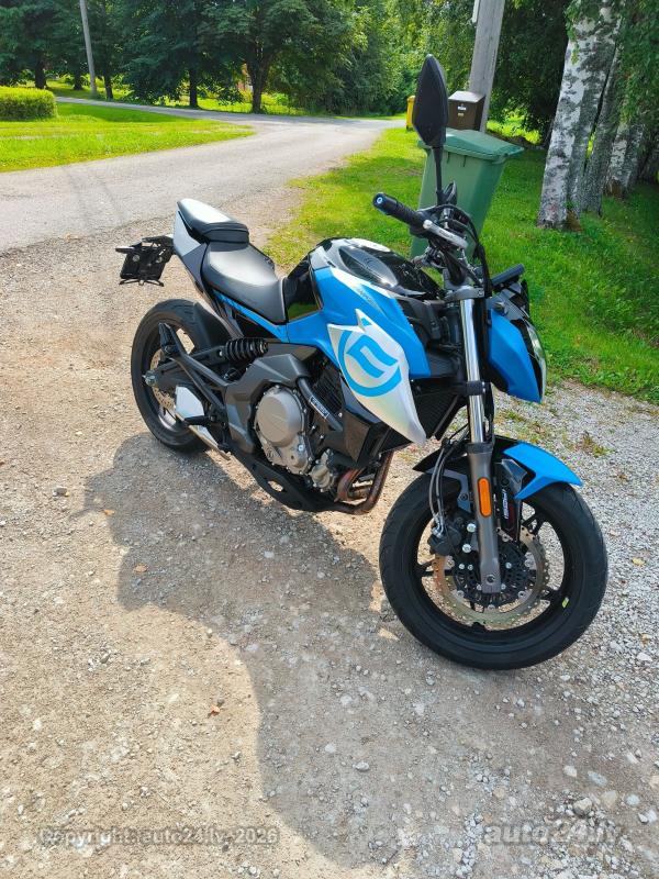 Melns CFMOTO 650 NK 2022 Tallina, ar dzinēja tilpumu 0.65 L un nobraukumu 2 tūkst. km par 3500 €, foto 2 vietnē AUTOMOTO.COM.LV