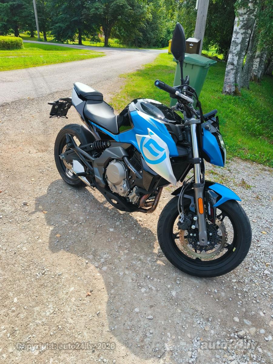Melns CFMOTO 650 NK 2022 Tallina, ar dzinēja tilpumu 0.65 L un nobraukumu 2 tūkst. km par 3500 €, foto 3 vietnē AUTOMOTO.COM.LV