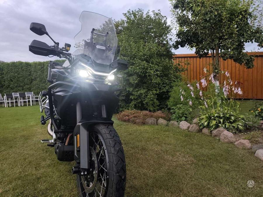 Melns CFMOTO 700 MT 2025 Mažeikiai, ar dzinēja tilpumu 0.69 L un nobraukumu 2 tūkst. km par 6000 €, foto 5 vietnē AUTOMOTO.COM.LV