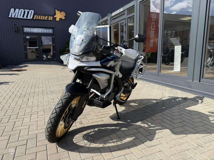 Balts CFMOTO 700 MT 2025 Kauņa, ar dzinēja tilpumu 0.69 L un nobraukumu 2 tūkst. km par 5900 €, foto 1 vietnē AUTOMOTO.COM.LV