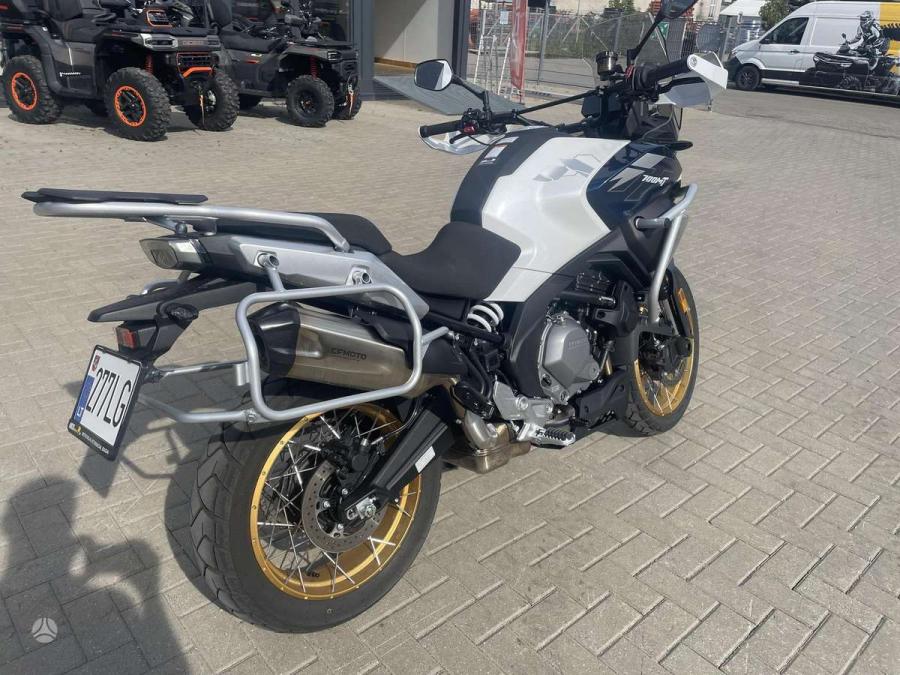 Balts CFMOTO 700 MT 2025 Kauņa, ar dzinēja tilpumu 0.69 L un nobraukumu 2 tūkst. km par 5900 €, foto 3 vietnē AUTOMOTO.COM.LV
