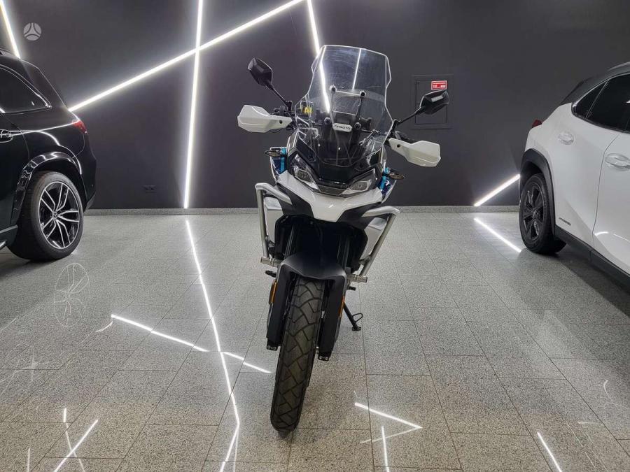 White CFMOTO 700 MT 2026 in Siauliai, with an engine capacity of 0.69 L and mileage of 1 thousand km for 5450 €, photo 4 on AUTOMOTO.COM.LV