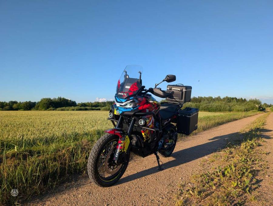 CFMOTO 800 Explore 2025 Kauņa, ar dzinēja tilpumu 0.80 L un nobraukumu 3 tūkst. km par 10000 €, foto 3 vietnē AUTOMOTO.COM.LV