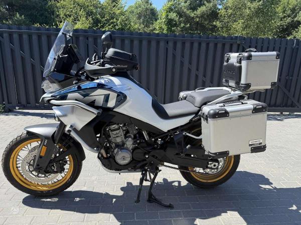 CFMOTO 800 Explore 2024 Viļņa vietnē Balts CFMOTO 800 Explore 2024 Viļņa, ar dzinēja tilpumu 0.80 L un nobraukumu 10 tūkst. km par 7500 €, foto 3 vietnē AUTOMOTO.COM.LV