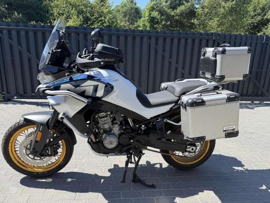 Balts CFMOTO 800 Explore 2024 Viļņa, ar dzinēja tilpumu 0.80 L un nobraukumu 10 tūkst. km par 7500 €, foto 3 vietnē AUTOMOTO.COM.LV