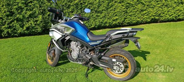 Melns CFMOTO 800 MT 2022 Pērnava, ar dzinēja tilpumu 0.80 L un nobraukumu 2 tūkst. km par 9200 €, foto 3 vietnē AUTOMOTO.COM.LV