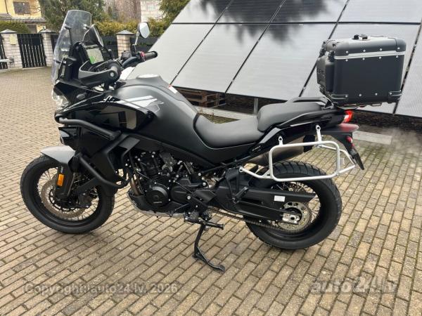 Black CFMOTO 800 MT 2024 in Tallinn, with an engine capacity of 0.80 L and mileage of 831 thousand km for 11000 €, photo 5 on AUTOMOTO.COM.LV