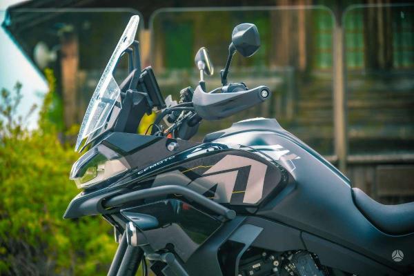 Melns CFMOTO 800 MT 2025 Viļņa, ar dzinēja tilpumu 0.80 L un nobraukumu 0 tūkst. km par 10990 €, foto 6 vietnē AUTOMOTO.COM.LV