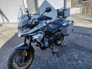 CFMOTO 800 MT 2022 Peltsamā, ar dzinēja tilpumu 0.80 L un nobraukumu 14 tūkst. km par 7500 €, foto  vietnē AUTOMOTO.COM.LV