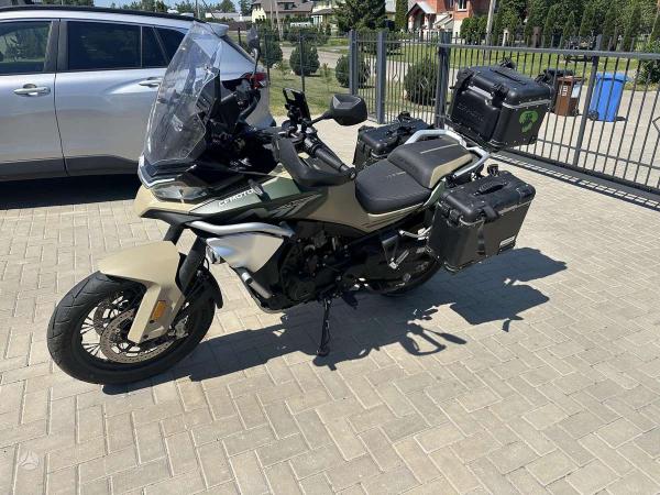 CFMOTO 800 MT 2023 Marijampole, ar dzinēja tilpumu 0.80 L un nobraukumu 7 tūkst. km par 6600 €, foto 5 vietnē AUTOMOTO.COM.LV