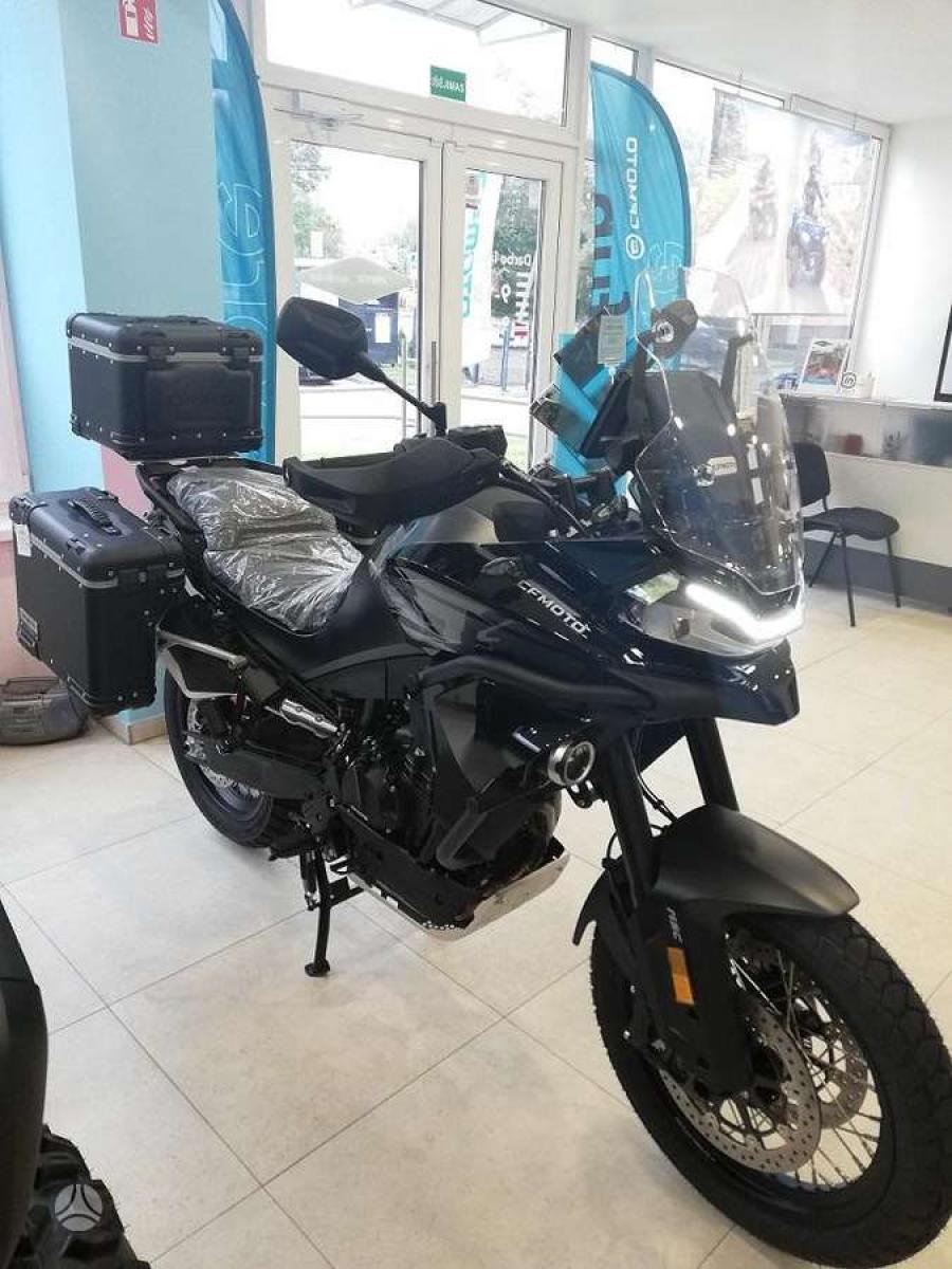 CFMOTO 800 MT 2025 Plungė, ar dzinēja tilpumu 0.80 L un nobraukumu 1 tūkst. km par 10990 €, foto 6 vietnē AUTOMOTO.COM.LV