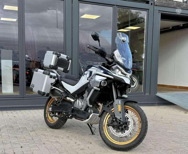 Белый CFMOTO 800 MT 2025 в Каунас, объемом двигателя 0.80 л и пробегом 5 тыс. км за 9200 €, фото 1 на AUTOMOTO.COM.LV