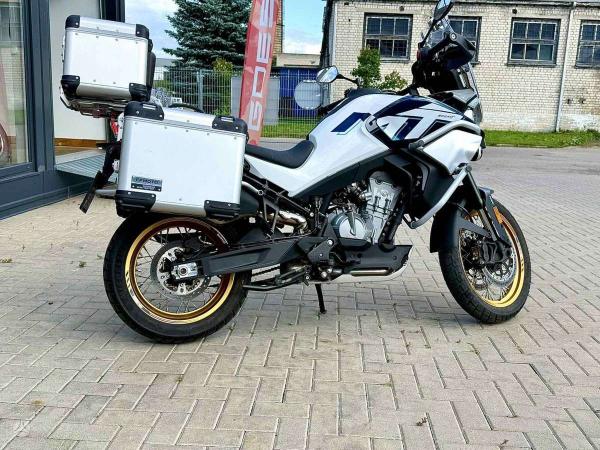 Белый CFMOTO 800 MT 2025 в Каунас, объемом двигателя 0.80 л и пробегом 5 тыс. км за 9200 €, фото 5 на AUTOMOTO.COM.LV