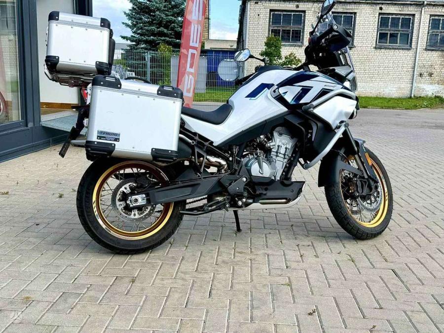 Белый CFMOTO 800 MT 2025 в Каунас, объемом двигателя 0.80 л и пробегом 5 тыс. км за 9200 €, фото 5 на AUTOMOTO.COM.LV