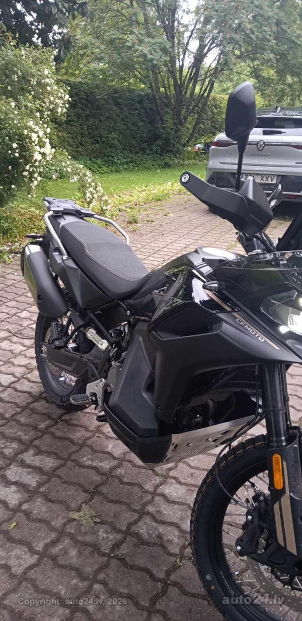 Melns CFMOTO 800MT-X 2025 Pērnava, ar dzinēja tilpumu 0.80 L un nobraukumu 2 tūkst. km par 8000 €, foto 3 vietnē AUTOMOTO.COM.LV