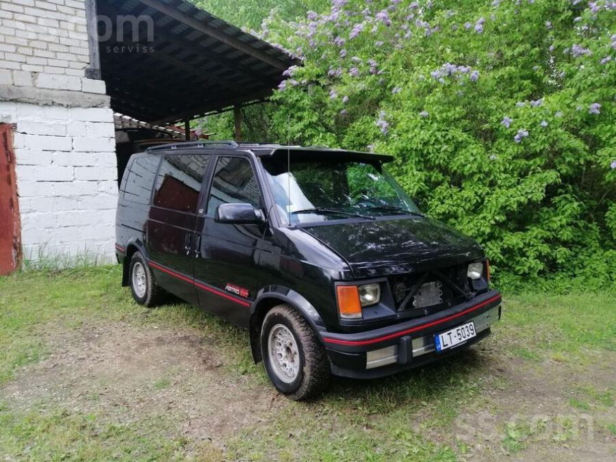 Black Chevrolet Astro 1991 in Riga, with an engine capacity of 4.30 L and mileage of 300 thousand km for 2000 €, photo 7 on AUTOMOTO.COM.LV