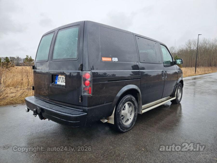 Melns Chevrolet Astro 1997 Tallina, ar dzinēja tilpumu 4.30 L un nobraukumu 196 tūkst. km par 5900 €, foto 4 vietnē AUTOMOTO.COM.LV