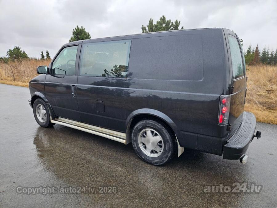 Melns Chevrolet Astro 1997 Tallina, ar dzinēja tilpumu 4.30 L un nobraukumu 196 tūkst. km par 5900 €, foto 3 vietnē AUTOMOTO.COM.LV