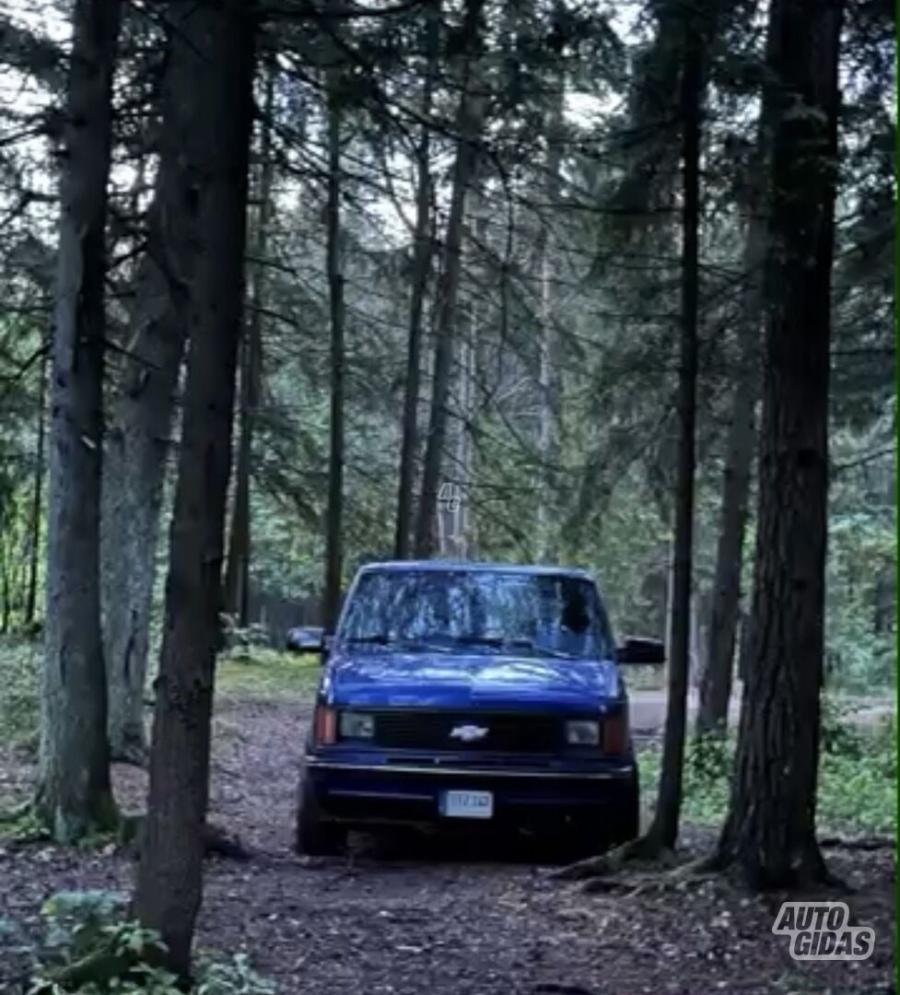 Zils Chevrolet Astro 1992 Viļņa, ar dzinēja tilpumu 4.30 L un nobraukumu 253 tūkst. km par 2500 €, foto 1 vietnē AUTOMOTO.COM.LV