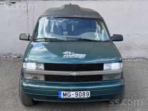 Green Chevrolet Astro 1998 in Riga, with an engine capacity of 4.30 L and mileage of 330 thousand km for 1550 €, photo 3 on AUTOMOTO.COM.LV