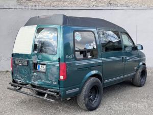 Green Chevrolet Astro 1998 in Riga, with an engine capacity of 4.30 L and mileage of 330 thousand km for 1550 €, photo 6 on AUTOMOTO.COM.LV