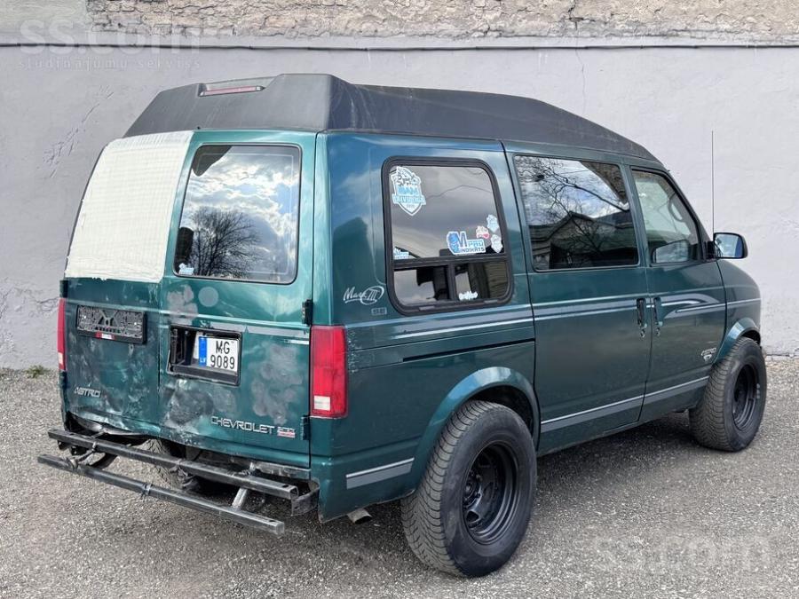 Green Chevrolet Astro 1998 in Riga, with an engine capacity of 4.30 L and mileage of 330 thousand km for 1550 €, photo 6 on AUTOMOTO.COM.LV