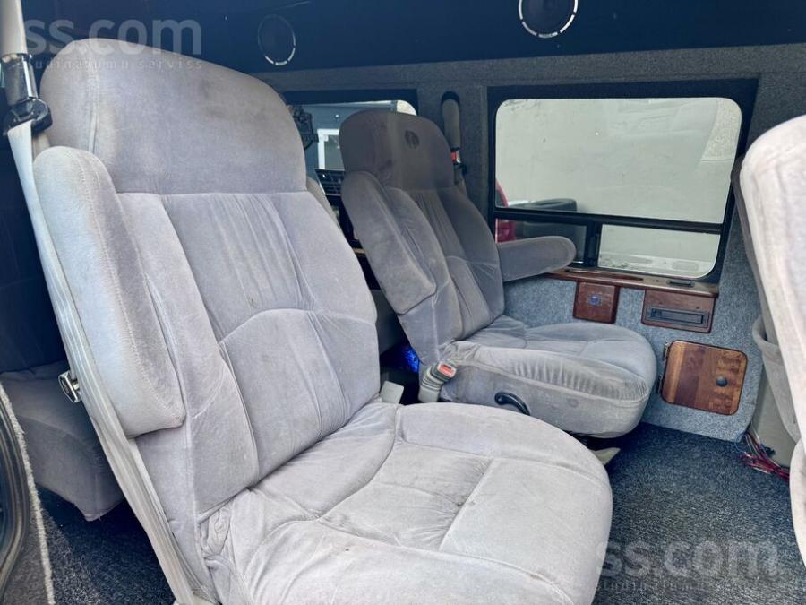 Green Chevrolet Astro 1998 in Riga, with an engine capacity of 4.30 L and mileage of 330 thousand km for 1550 €, photo 8 on AUTOMOTO.COM.LV