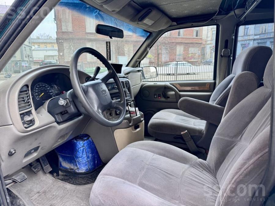 Green Chevrolet Astro 1998 in Riga, with an engine capacity of 4.30 L and mileage of 330 thousand km for 1550 €, photo 9 on AUTOMOTO.COM.LV