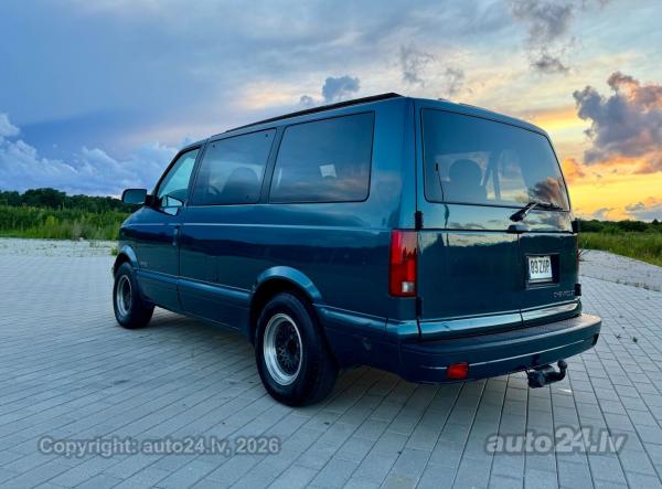 Zaļš Chevrolet Astro 1997 Tallina, ar dzinēja tilpumu 4.30 L un nobraukumu 248 tūkst. km par 7799 €, foto 4 vietnē AUTOMOTO.COM.LV