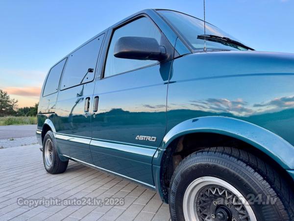 Zaļš Chevrolet Astro 1997 Tallina, ar dzinēja tilpumu 4.30 L un nobraukumu 248 tūkst. km par 7799 €, foto 6 vietnē AUTOMOTO.COM.LV