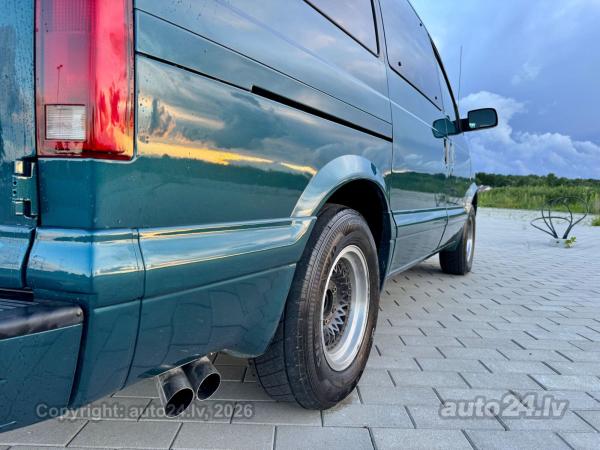 Zaļš Chevrolet Astro 1997 Tallina, ar dzinēja tilpumu 4.30 L un nobraukumu 248 tūkst. km par 7799 €, foto 8 vietnē AUTOMOTO.COM.LV