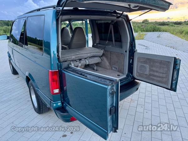 Zaļš Chevrolet Astro 1997 Tallina, ar dzinēja tilpumu 4.30 L un nobraukumu 248 tūkst. km par 7799 €, foto 10 vietnē AUTOMOTO.COM.LV